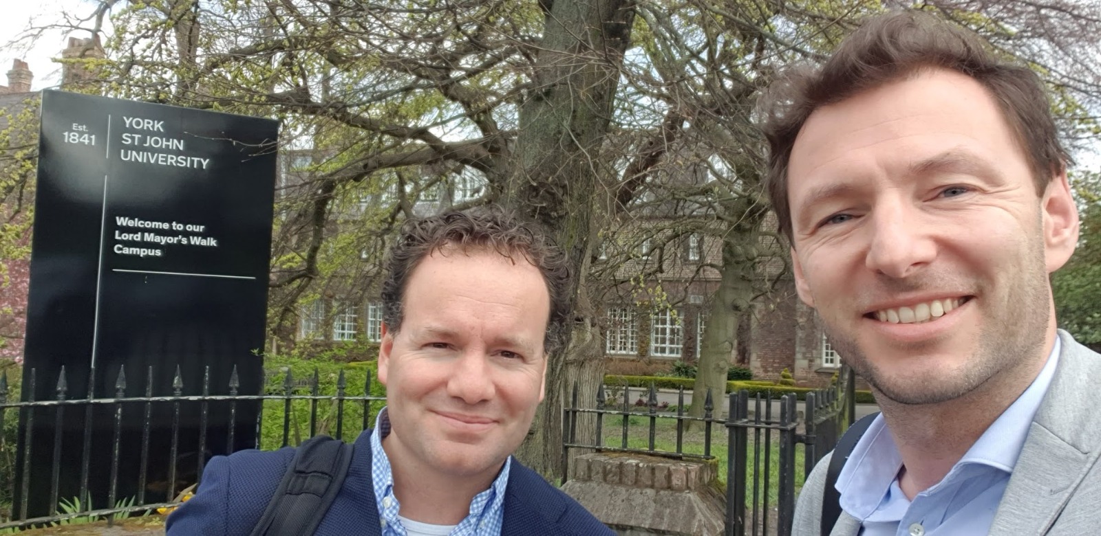 Edumundo voegt business units samen